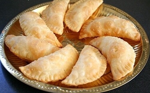 Karanji / Kajjikayal - Tasty South Indian foods